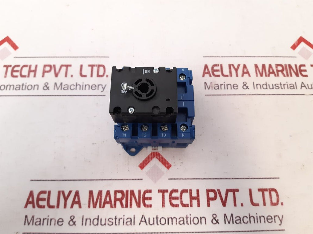 Kraus & Naimer Kg64 Disconnect Switch – Aeliya Marine