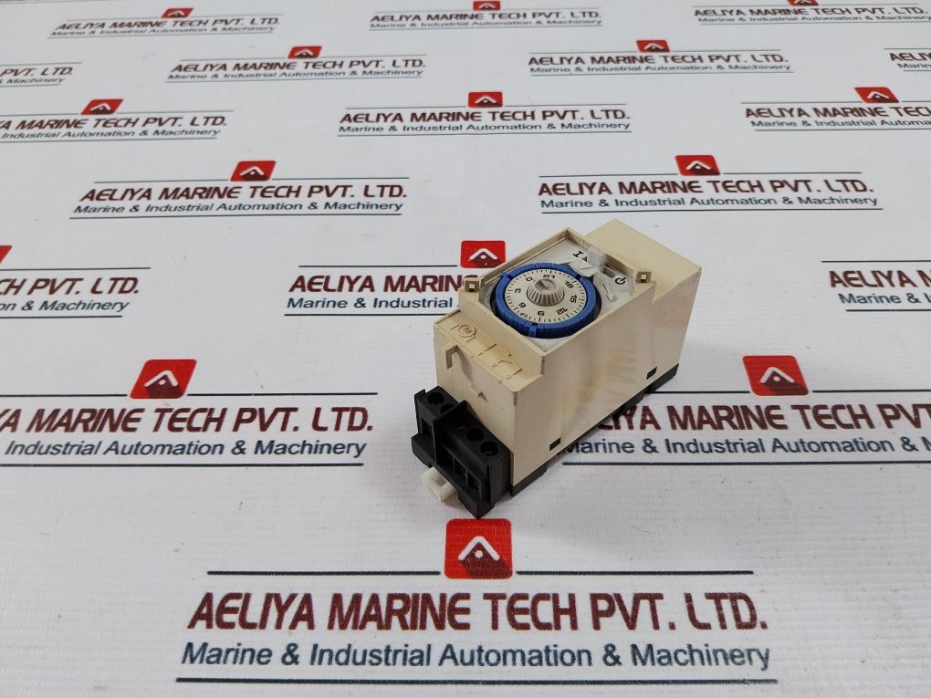 Lanfer 154 220 Analogue Time 230V Ac – Aeliya Marine