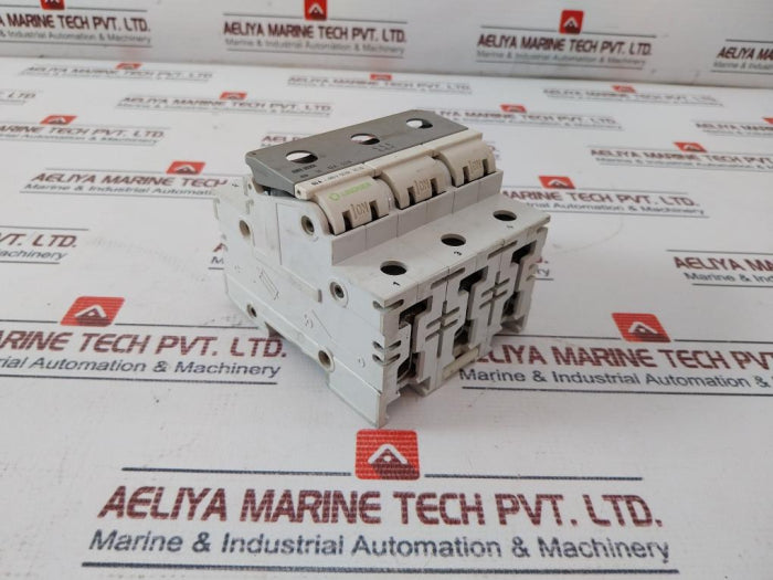 Lindner 4863.06304 Disconnect Fuse Switch 63A-440V 50Hz Ac22 – Aeliya ...