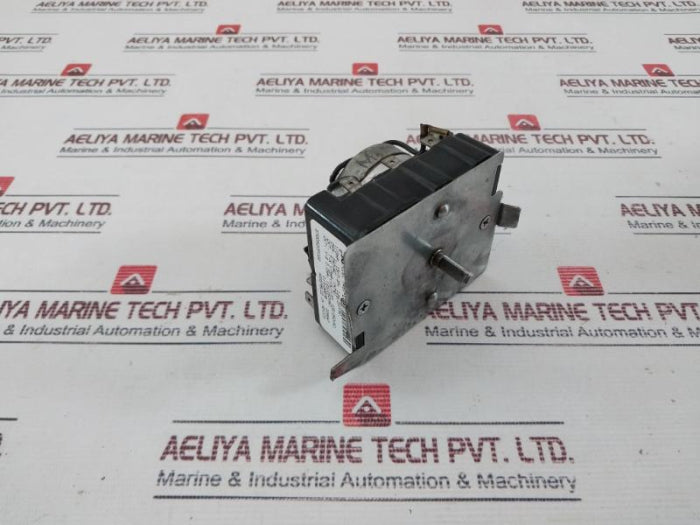 M460-g 25A, 250Vac (Htr) Timer And Cycle Reversing Switch M006 3W S 11 ...