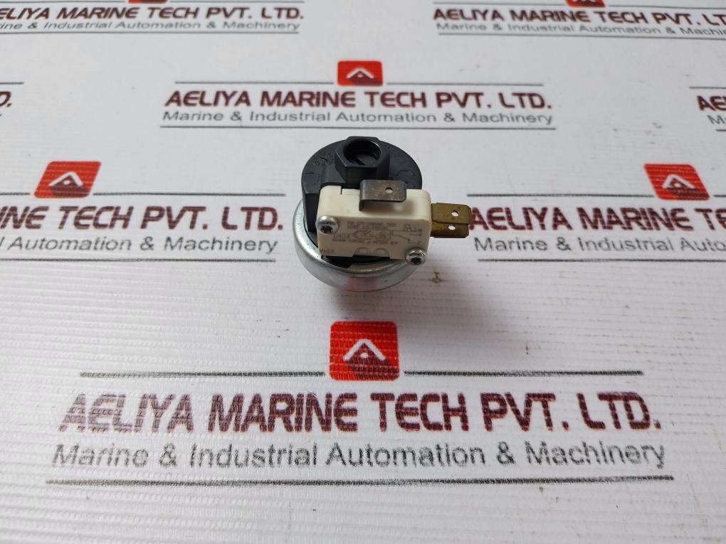Ma-ter Xp110 Pressure Switch 125-250Vac – Aeliya Marine