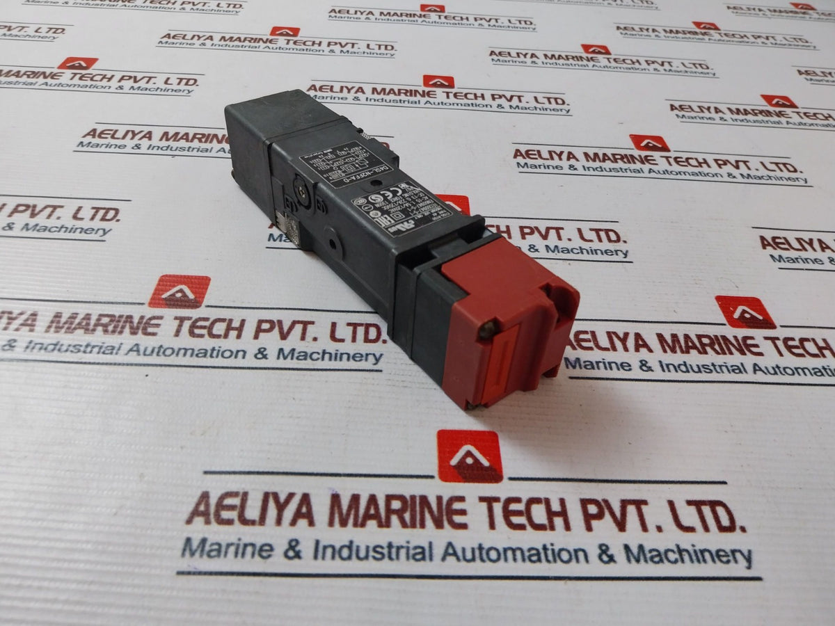 Omron D4Sl-n2Ffa-d Guard Lock Safety-door Switch – Aeliya Marine