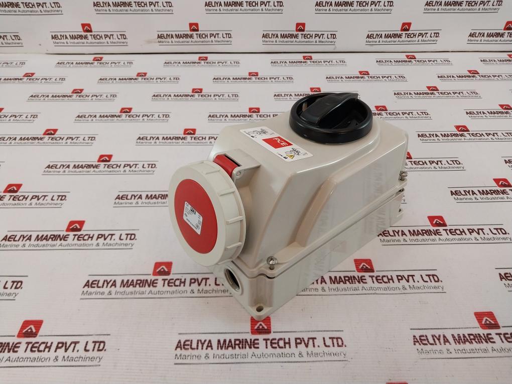 Pce 75242 Interlock Switch Socket 32/4 3H Ip66/67 – Aeliya Marine