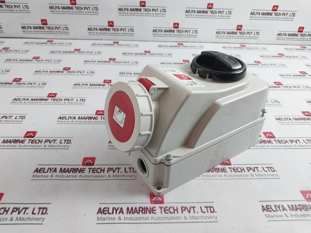 Pce 75242 Interlock Switch Socket Ip66/67 50/60Hz – Aeliya Marine