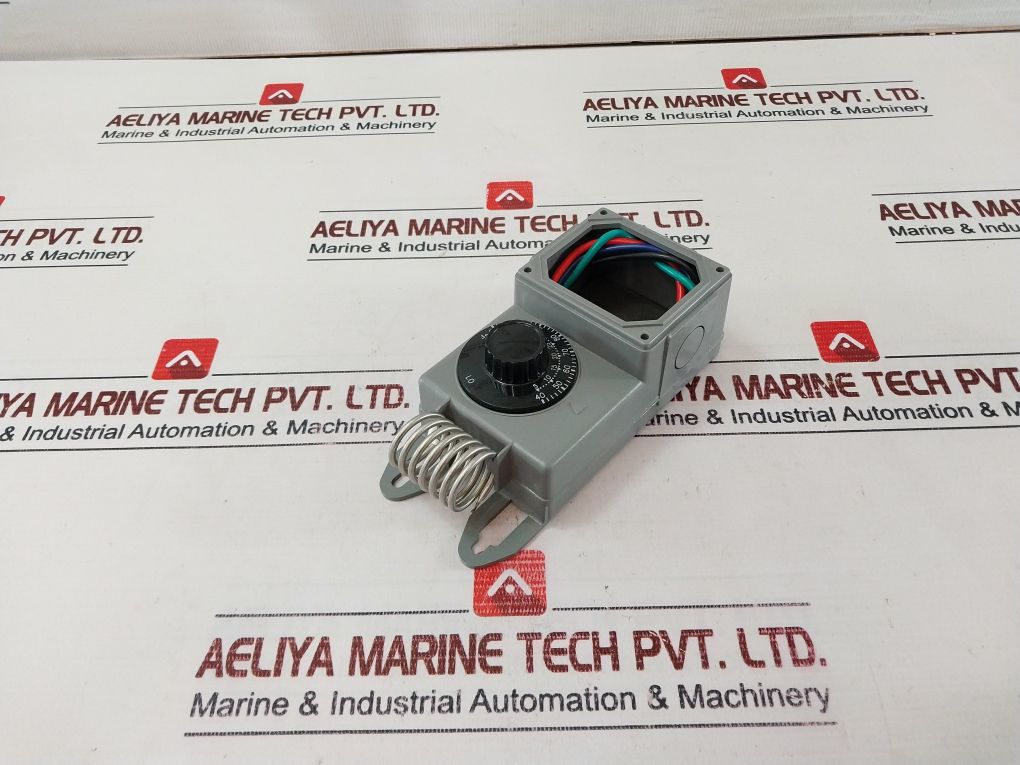 Peco Tf115-001 Voltage Thermostat 24-277Vac – Aeliya Marine