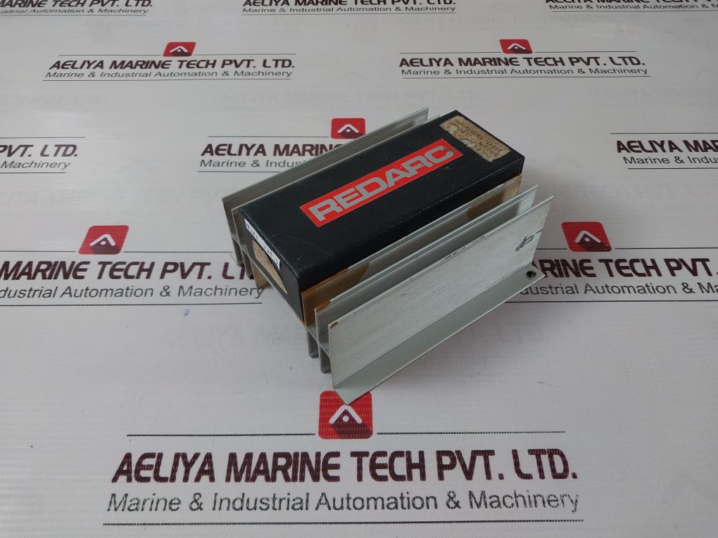 Redarc Vrt 10 Voltage Reducer Linear Single Circuit – Aeliya Marine