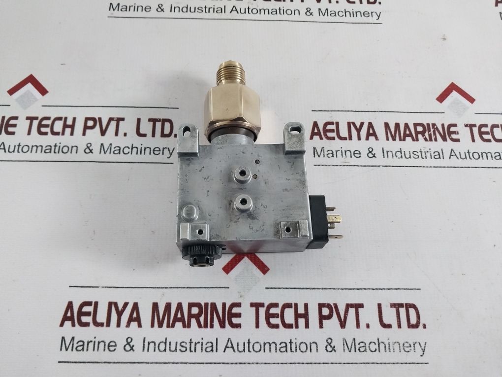Sauter Dsb46 F001 Pressure Switch - IP65, 25 Bar Max – Aeliya Marine
