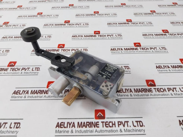 Schmersal Atv 59/4 Door Locking Device Av 15Lhe4X35 Ue 220 Vac Ie 2 A ...