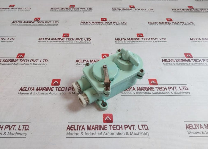 Senko Guchi Simr 3 Pins W.T.Receptacle W/Switch 250V 5A – Aeliya Marine