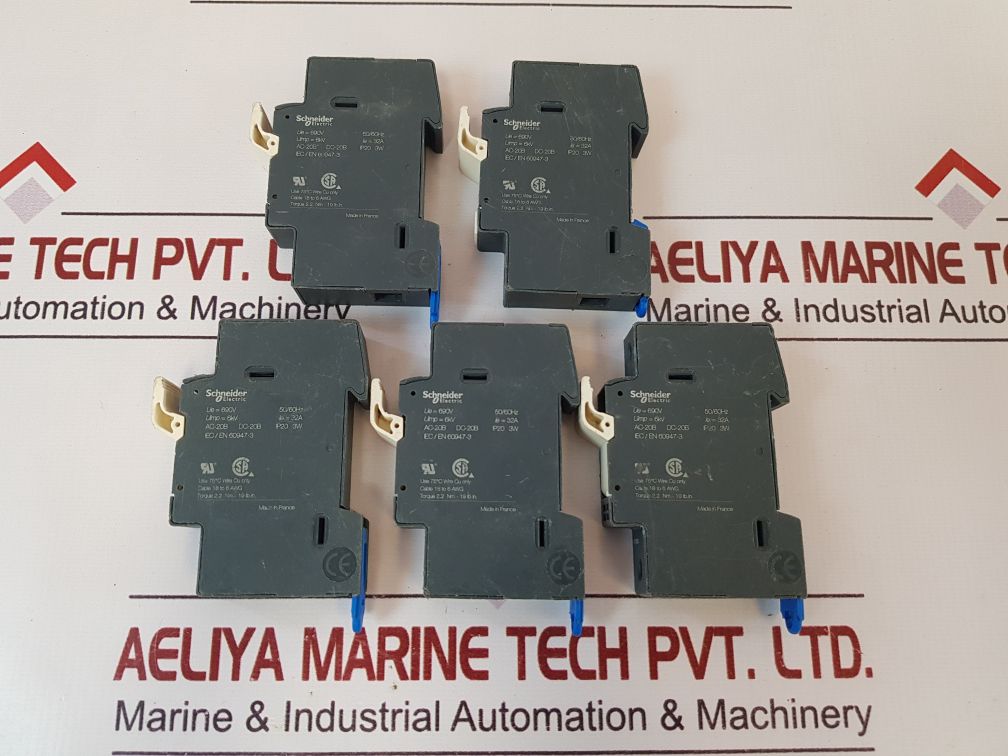 Set Of 9X Schneider Electric Df101 Fuse Holder – Aeliya Marine