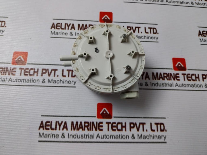 Siemens Qbm81-5 Differential Pressure Monitor +50…+500 Pa – Aeliya Marine