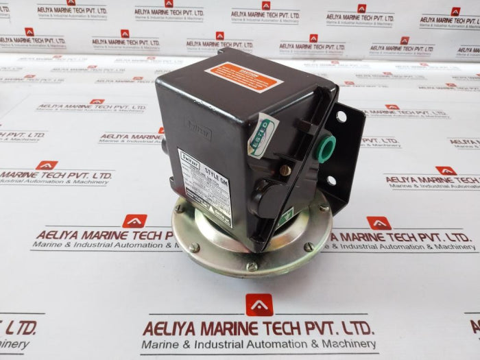 Switzer Gm-021-0O-d8D-2 Pressure Switch 100-1000Mmwc – Aeliya Marine
