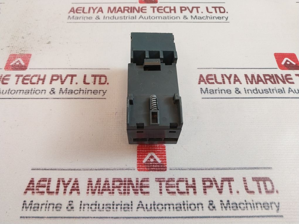 Telemecanique Gv2-g05 Terminal Block With Circuit Breaker Gv1-l3 ...