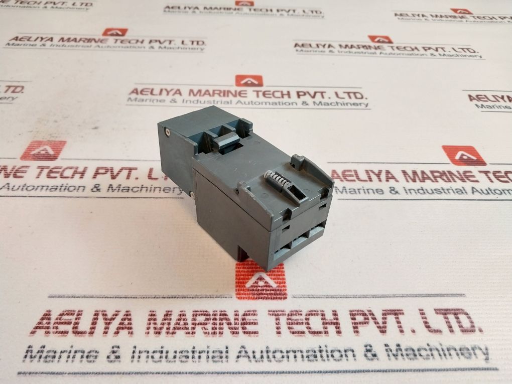 Telemecanique Gv2-g05 Terminal Block With Circuit Breaker Gv1-l3 ...