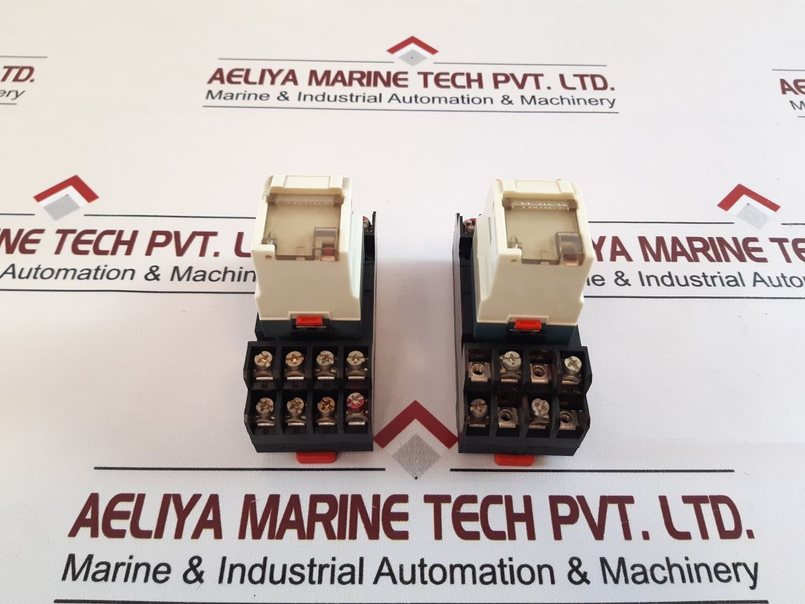 Telemecanique Rhn 41 Relay With Base – Aeliya Marine
