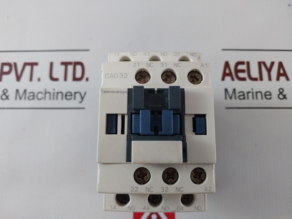 Telemecanique Cad32 E7 Contactor – Aeliya Marine