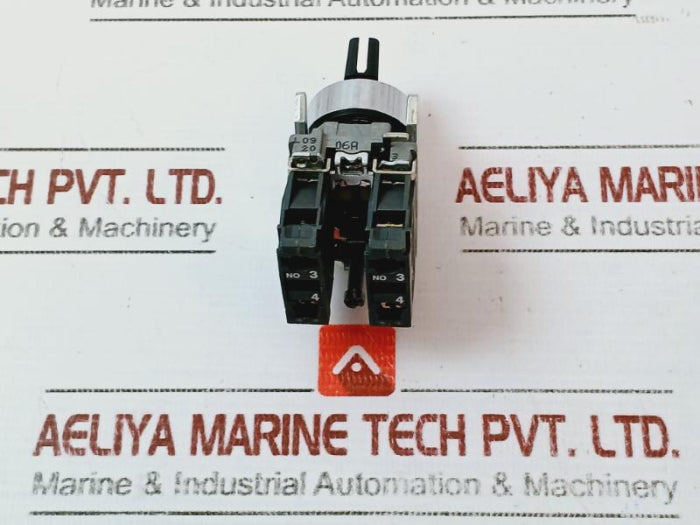 Telemecanique Xb4Bd25Ex Black Selector Switch 10A W/ Zbe-101 Contact B ...