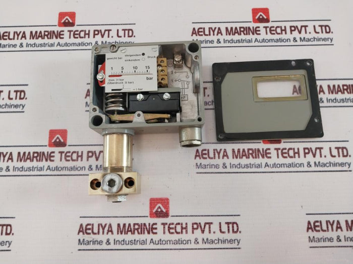 Trafag 900.2379 Pressure Switch Ip65 1-16 Bar – Aeliya Marine