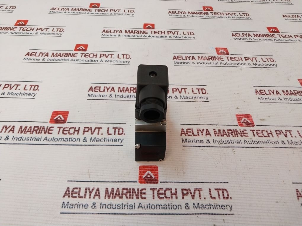 Trafag 9B0.2880 Pressure Switch Ip65 250V – Aeliya Marine