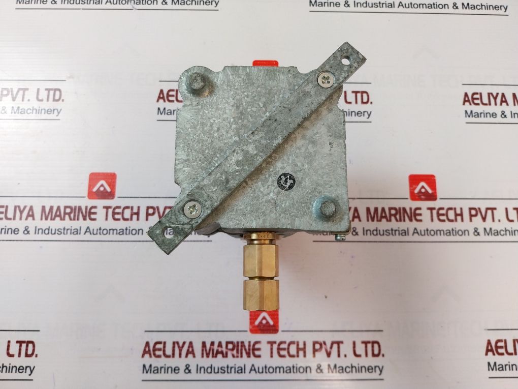 Walsall E116 Weatherproof Push Button – Aeliya Marine