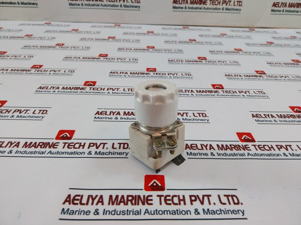 Weber 2700 Fuse With Base 500V – Aeliya Marine