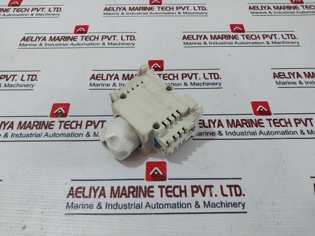 Wohner 25A 500V Fuse Holder – Aeliya Marine