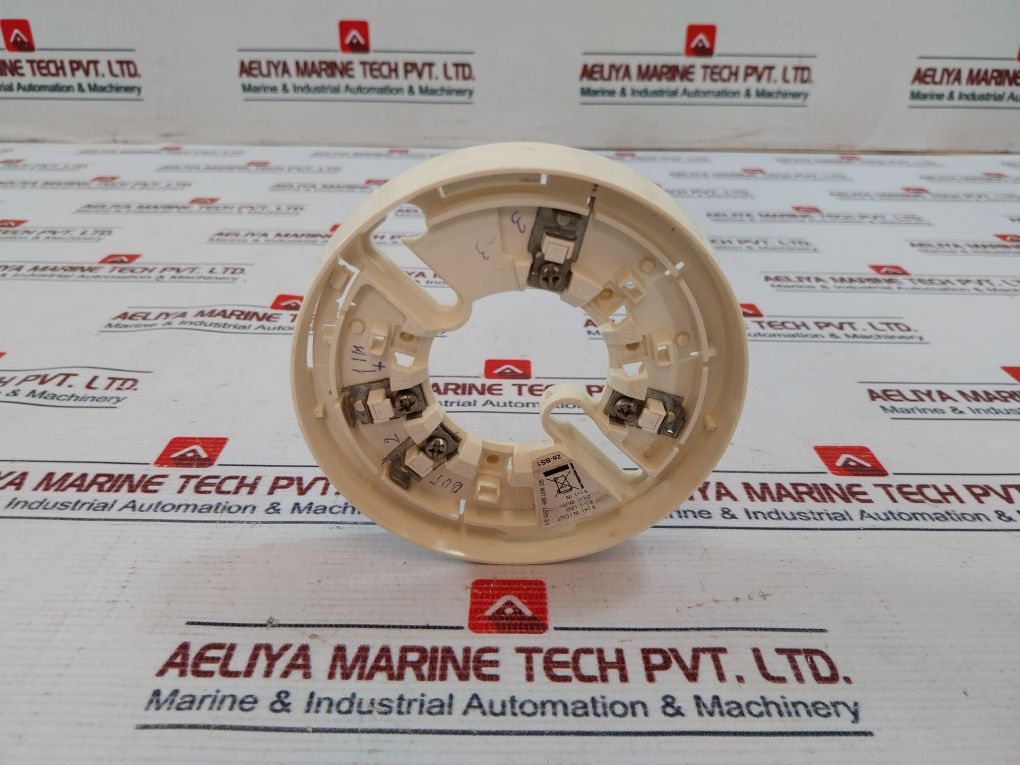 Ziton Z6-bs1 Surface Mounting Detector Base – Aeliya Marine